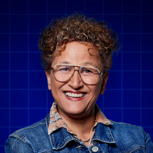 Een Jaar Van Je Leven: Esther is kwaad om gestolen honing ...