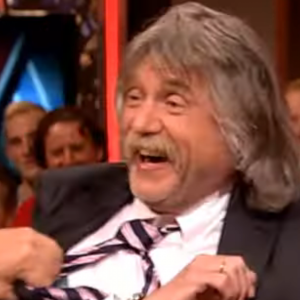 VI Klassiekers: Jan Boskamp grijpt Johan bij zijn stropdas ...